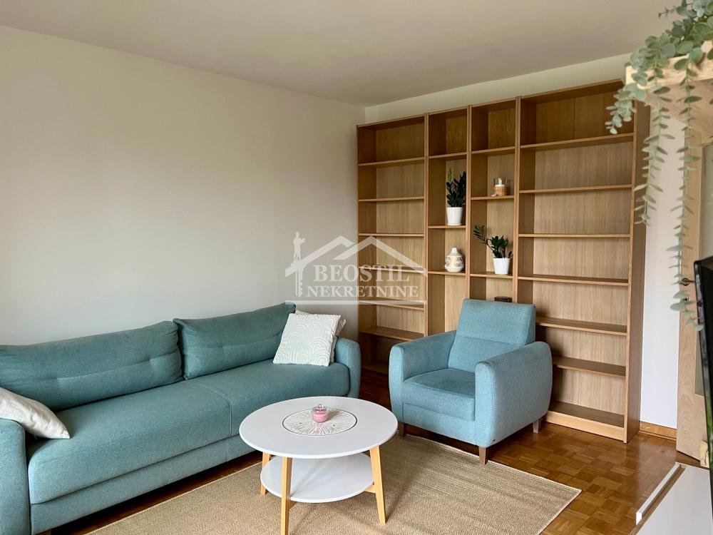 Lux 2.5 stan - Blok 63 ID#25215
700 €