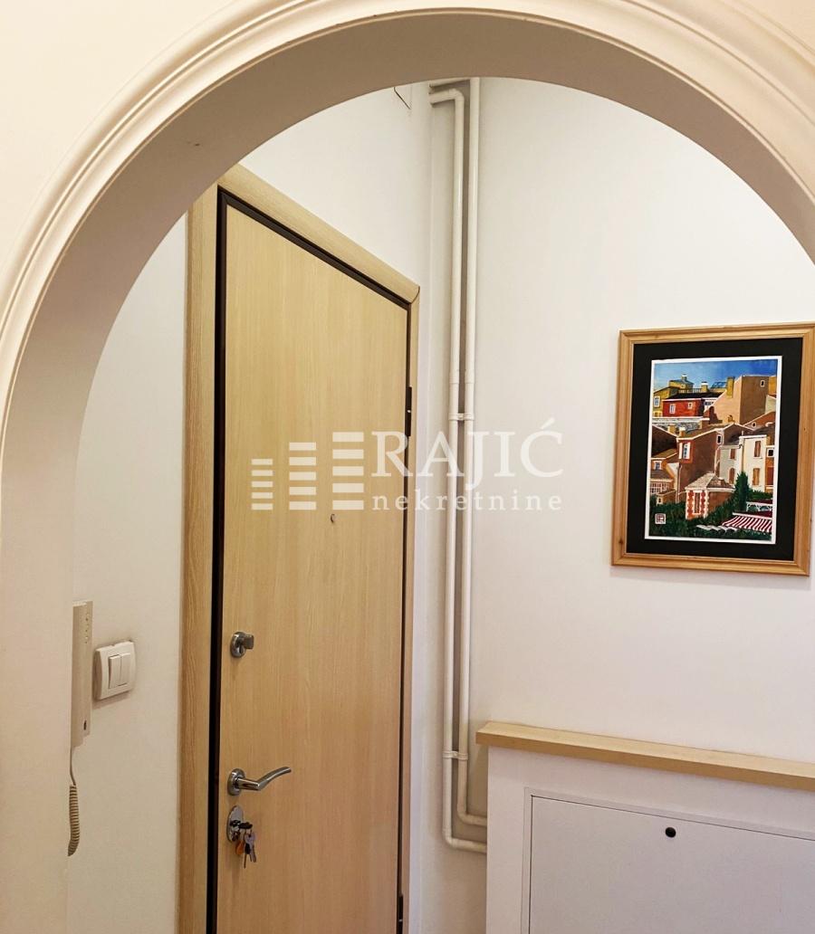 Centar(Tašmajdan)Ilije Garašinina,92m2,3.5 #4545
1.100 €