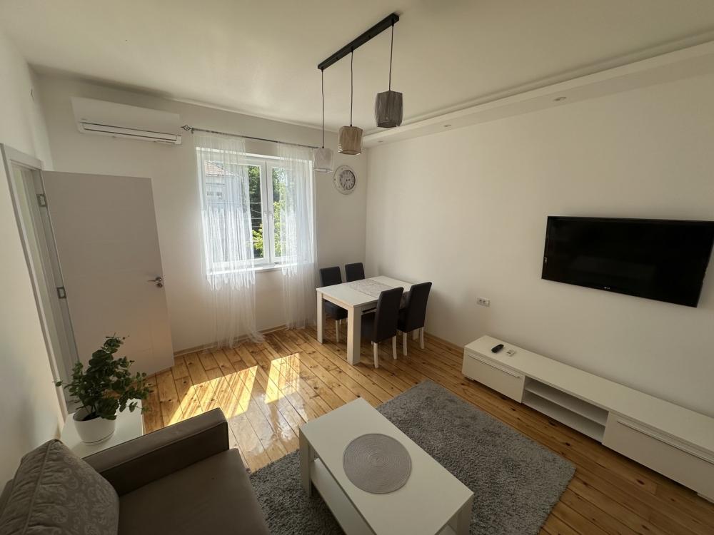 +Stari grad-Centar-VN 007 ID#7
1.150 €