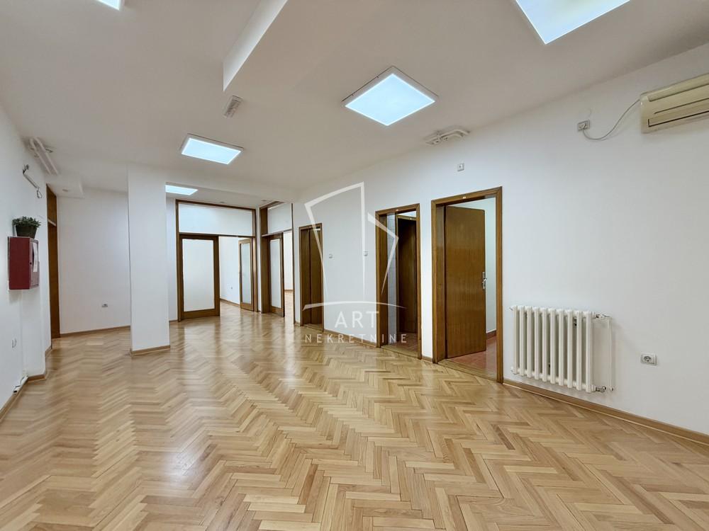 Izuzetan prostor u centralnoj gradskoj zoni ID#15309
2.200 €