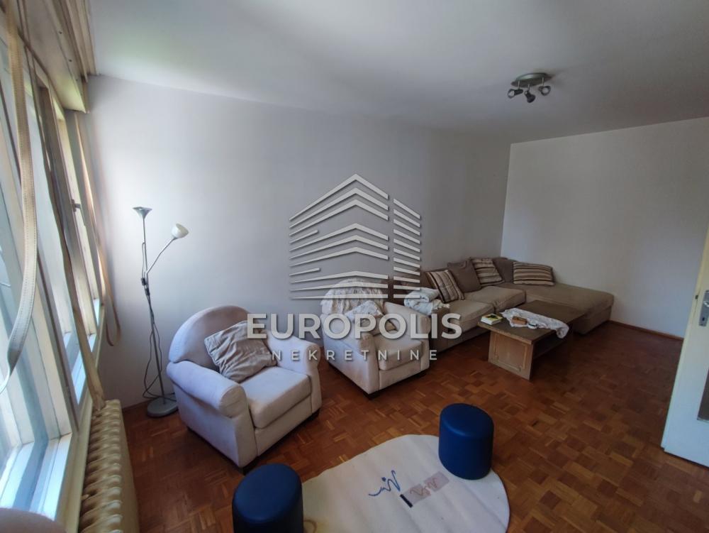 Svetao troiposoban stan na odličnoj lokaciji ID#9520
215.000 €