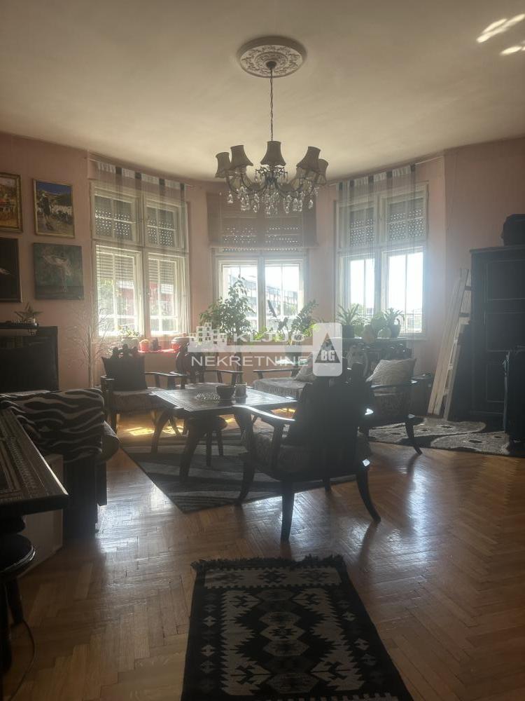 Vračar- Salonac sa dva ulaza kod Kalenić pijace ID#2000
399.000 €