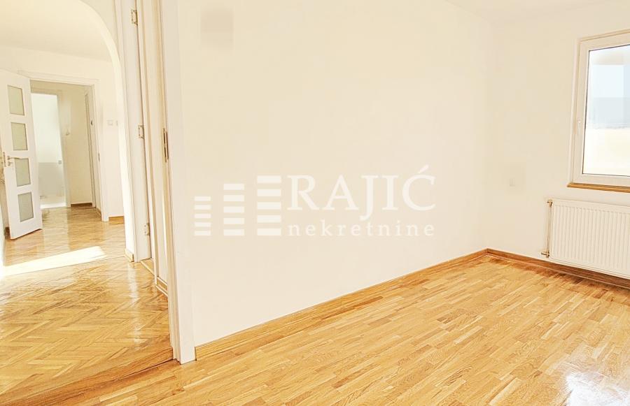 Odlična ponuda-Ljuba Vučkovića 60m2,2.5-renoviran #4562
158.000 €
