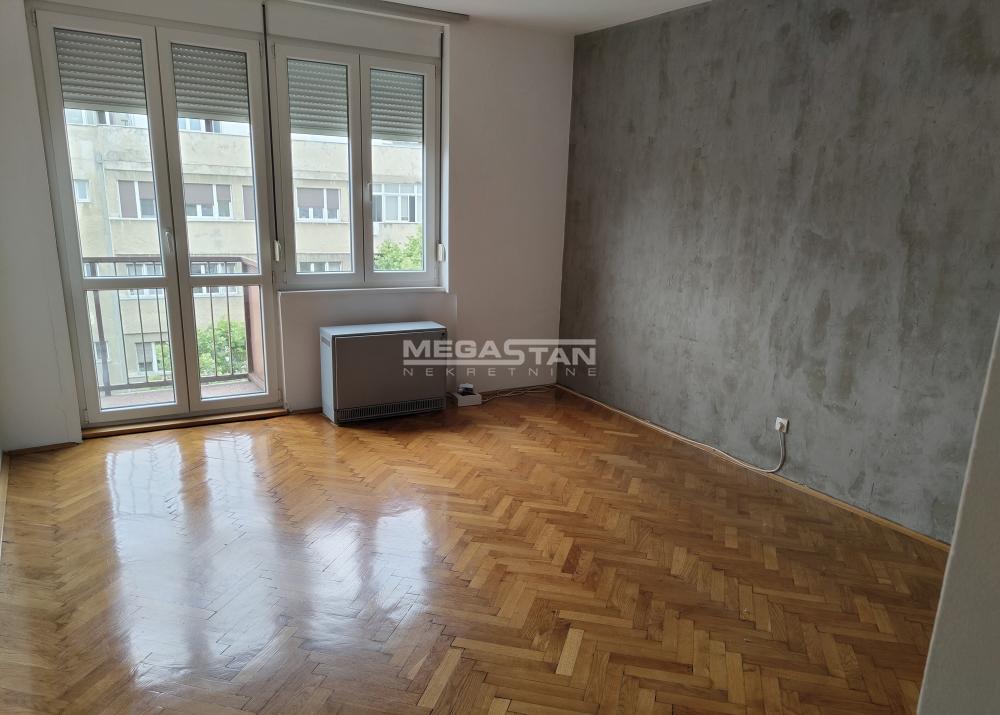 Cara Dušana, funkcionalan, parking mesto u dvorištu
289.000 €