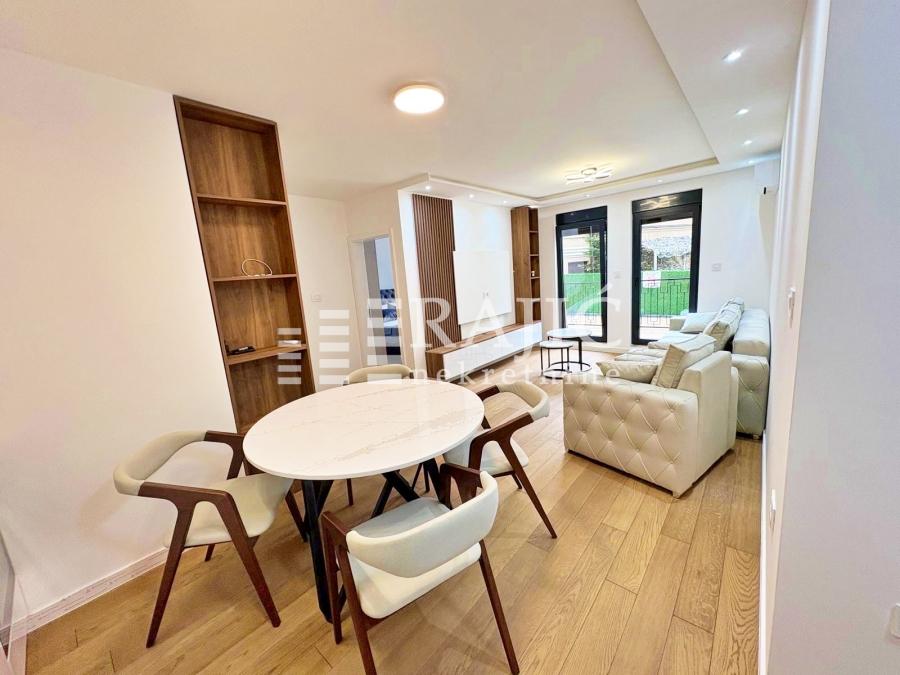 Južni bulevar,Rade Končara54m2,2.0-luks-nov stan i nameštaj #4497
240.000 €
