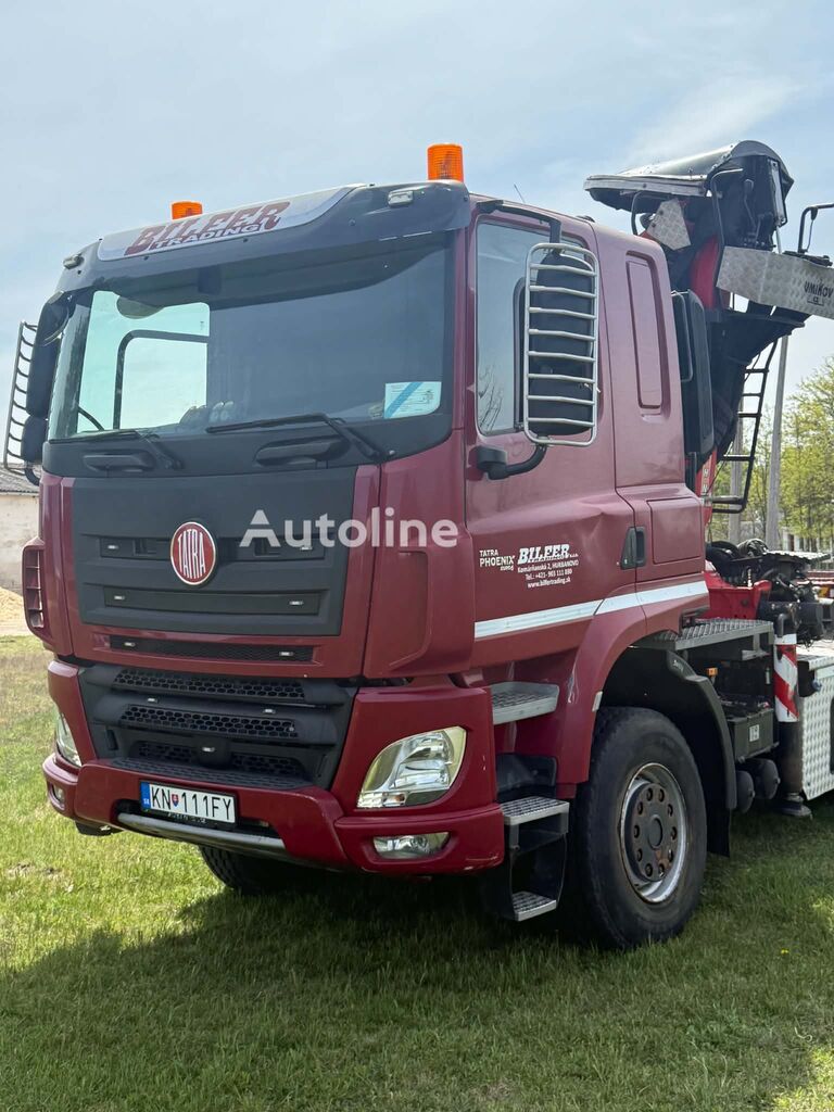 Tatra Phoenix tegljač + poluprikolica za prevoz drva