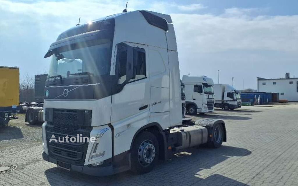 Volvo Vehicle Tractor 4x2 Mega (Low) tegljač
(623763)