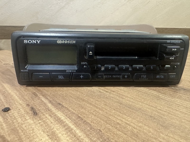 Sony radio kasetofon za auto