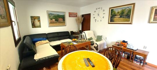 Makiš, novija kuća, 51m2+trem 17m2 i garaža