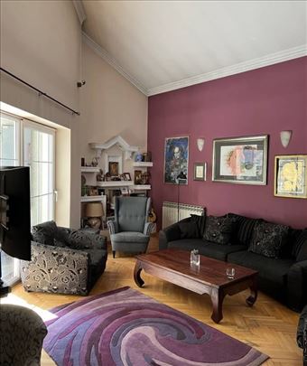 Izdaje se kuća u Šumicama sa dvorištem, 264m2