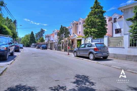 Kuća za izdavanje na Senjaku – 290m²