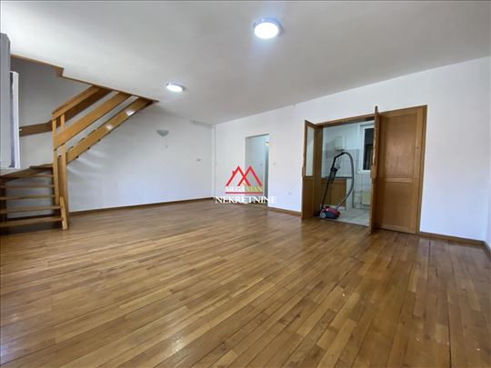 Trosobna kuća - 120m2 - Centar