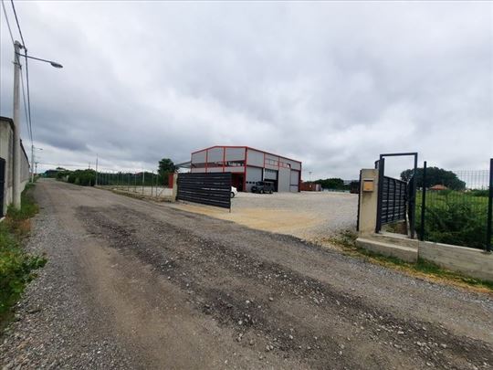 Višenamenska hala na placu od 40 ari,Makiš,ID2424