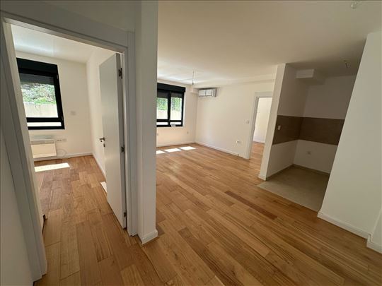 2.5 Ćustendilska Karaburma NOV EG parking 58 m2