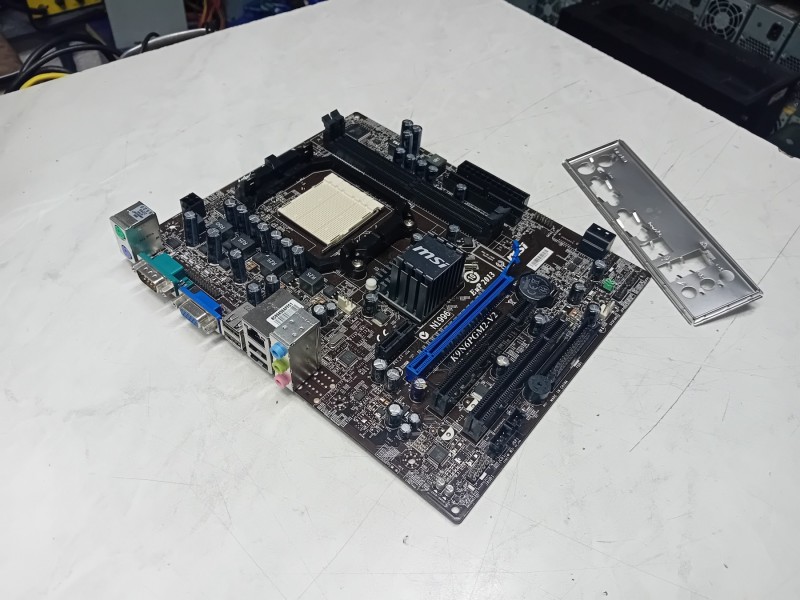 maticna ploca am2 am2+ ms-7309 NF725GTM-P31 ispravna