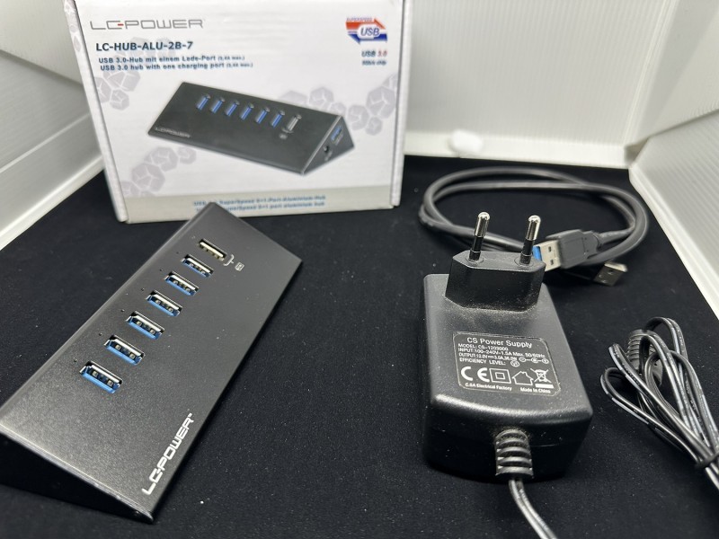 LC POWER USB HUB 6 x 3.0 + 1 port za punjenje