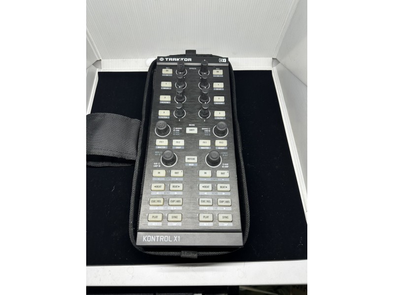 Native Instruments TRAKTOR KONTROL X1