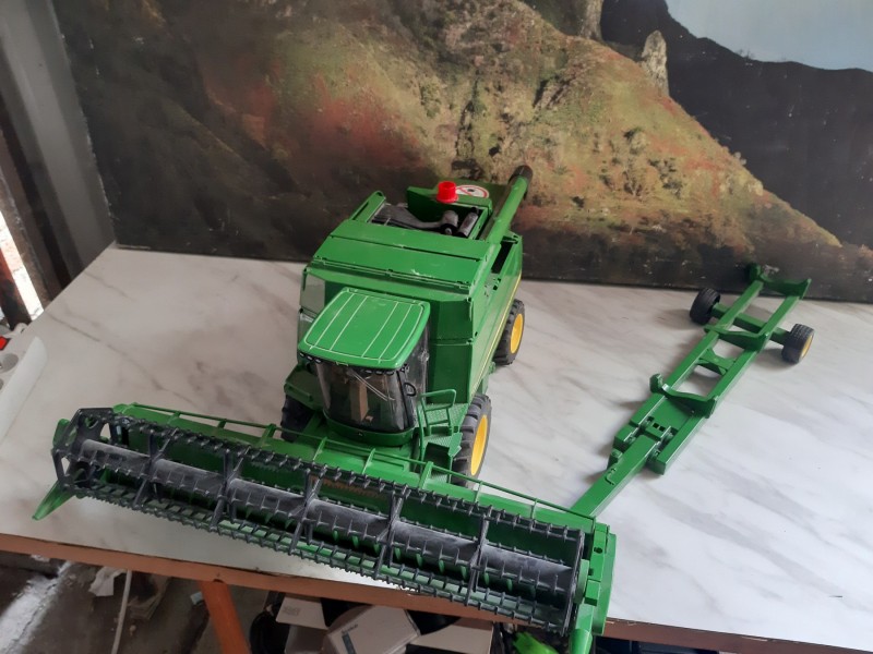 kombajn marke john deere