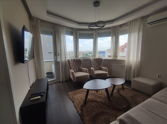 2,5soban stan kod hotela Šeraton