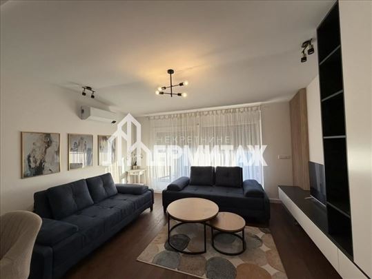 Lekino brdo, Lux novogradnja, Garažno mesto