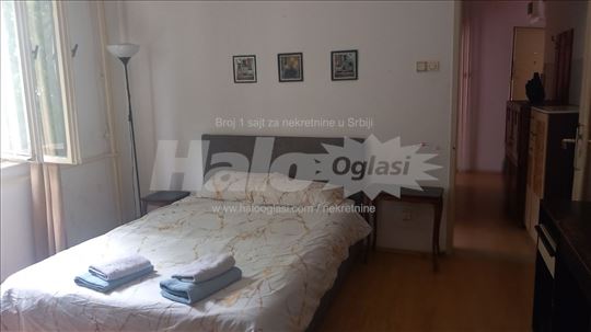 Izdajem jednosoban stan na vracaru