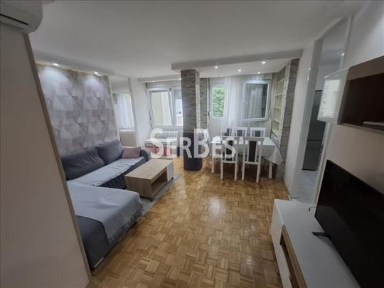 Renoviran 2,5 stan 51m2 na Limanu 3 ID#1810