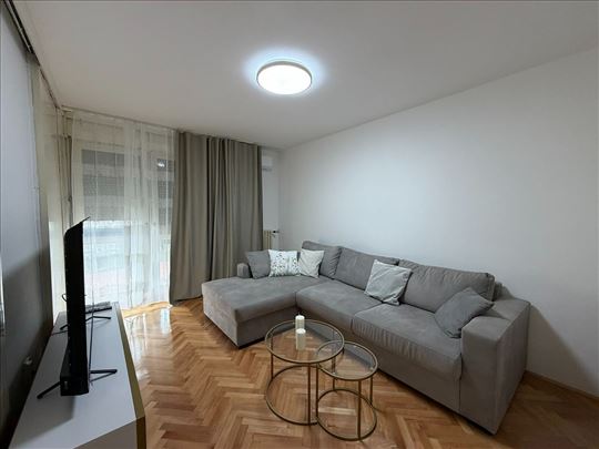 Renoviran jednoiposoban stan na Crvenom krstu,41m2