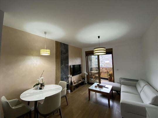 Maksima Gorkog, Južni bulevar 42m²