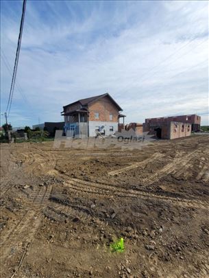 Prodaja kuće u izgradnji i placa u Ovči