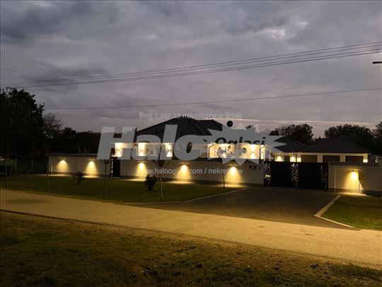 Lux Porodicna kuca sa poslovnim prostorom