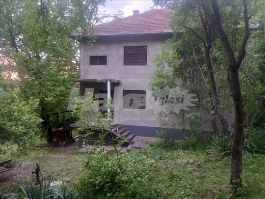 Porodična kuća i 11a placa-Ripanj -prodaje vlasnik