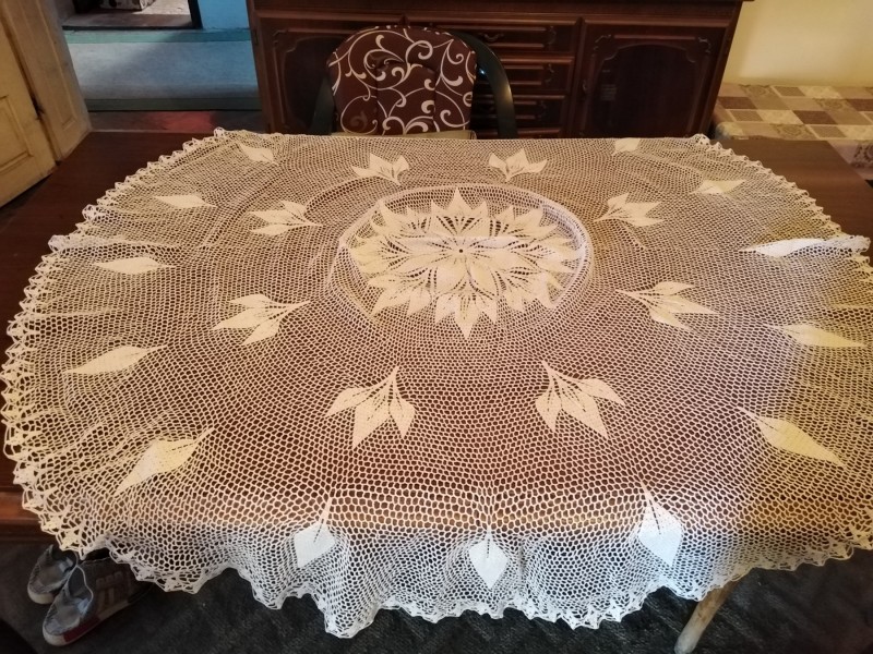 Sniženo-Stolnjak heklan 135x135