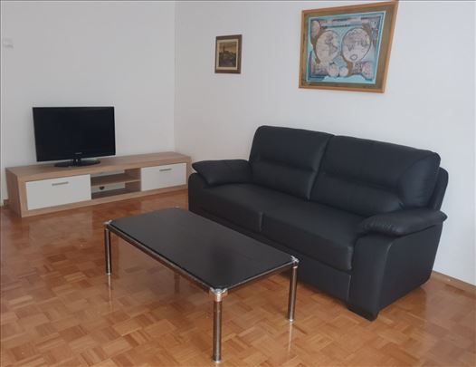 2.0 stan u bloku 28, za stambeni ili posl. prostor