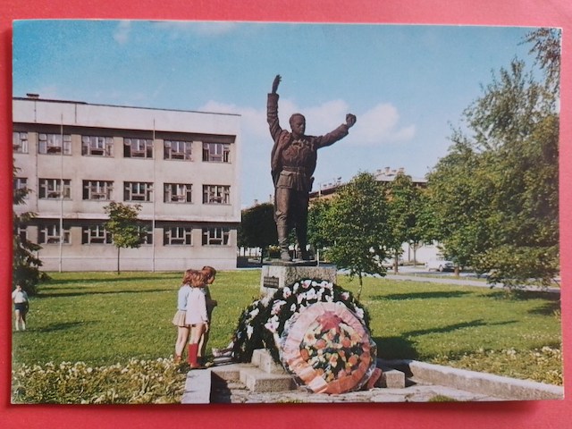 PRIJEDOR-SPOMENIK DR M.STOJANOVIĆA -RAZGLEDNICA (čista)