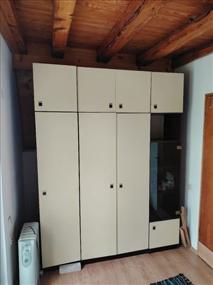 Ormar 180x236x43 cm