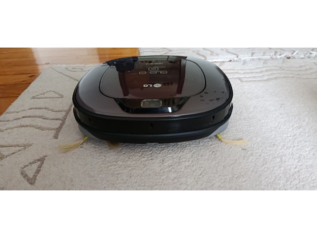 LG HOM-BOT VR6270LVMB robotski usisivač.