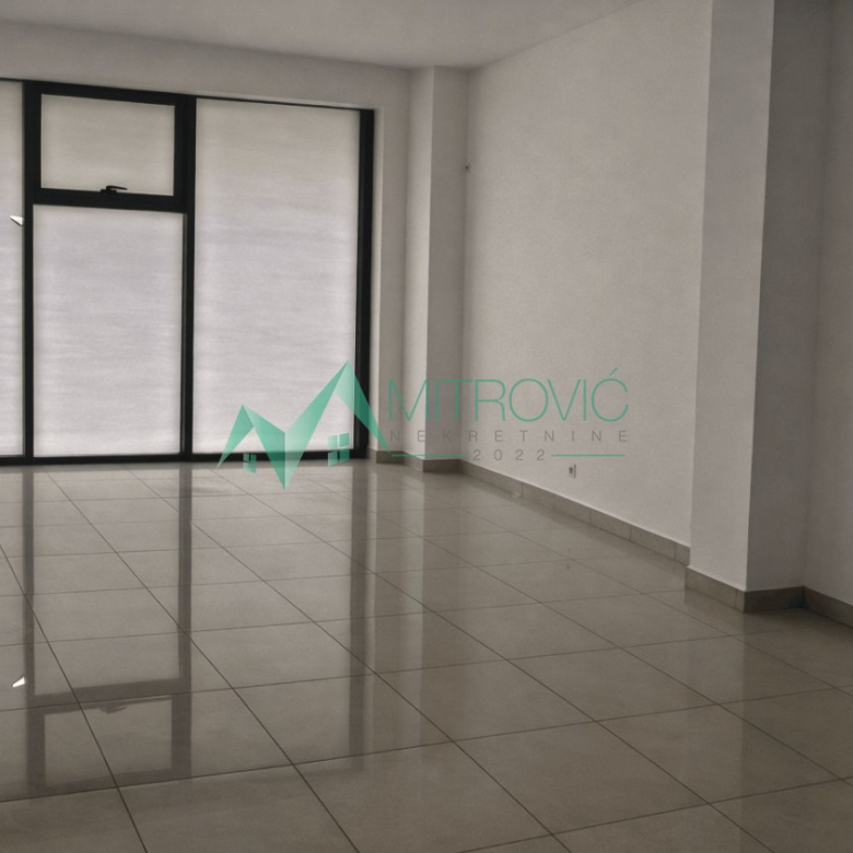 FENOMENALAN, VIŠENAMENSKI POSLOVNI PROSTOR U 2 NIVOA NA BULEVARU OSLOBOĐENJA-129M2.