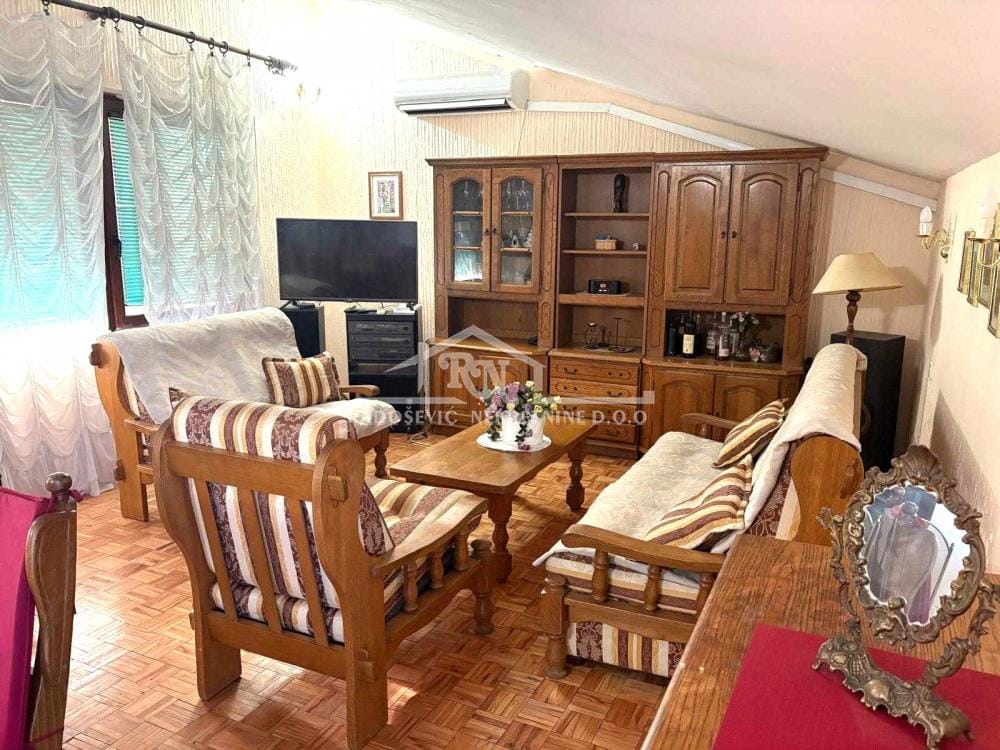 Trosoban stan na prodaju, Petlovo Brdo, Beograd, 88m², 126.000 €