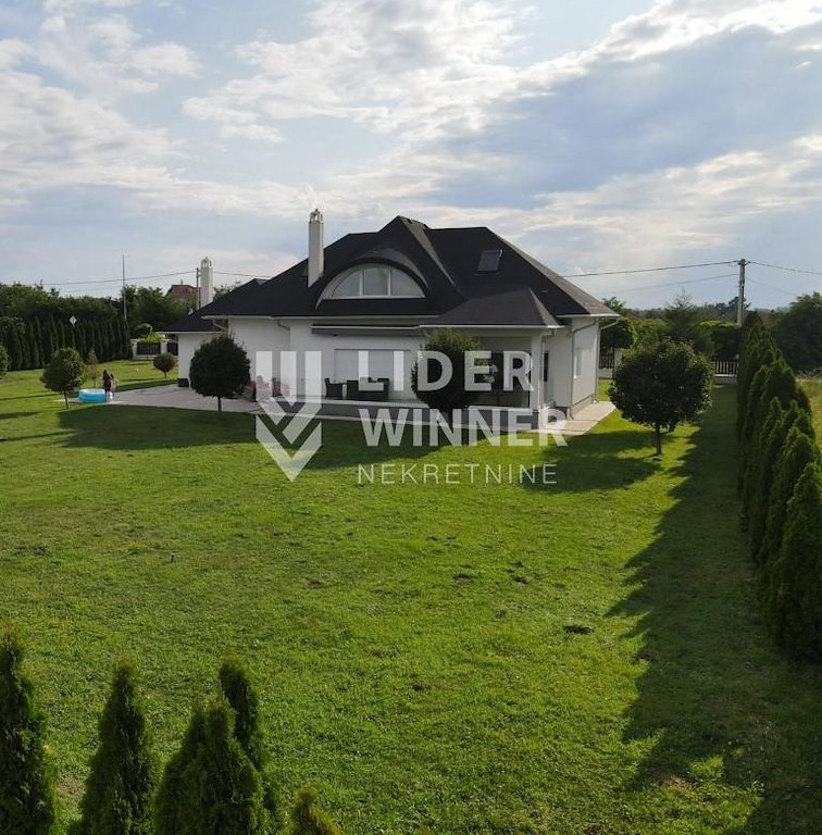 Izuzetna kuća na 28ari placa ID#129873.
