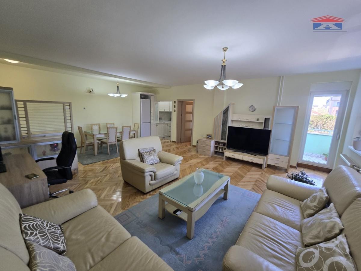 Trosoban stan na prodaju, Adamovićevo Naselje, Novi Sad, 80m², 218.400 €