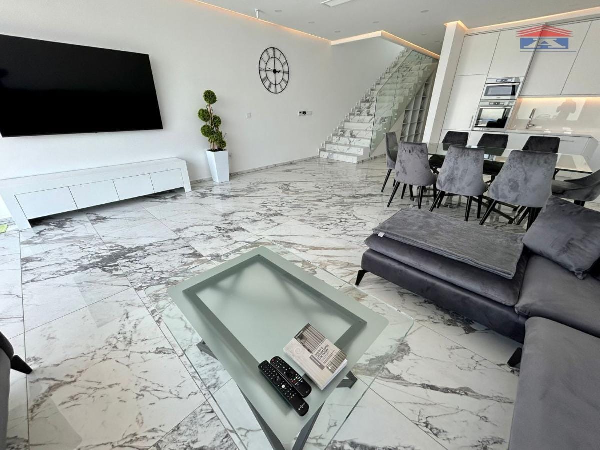 Kuća za izdavanje, Sremska Kamenica, Novi Sad, 180m², 2.100 €/mes