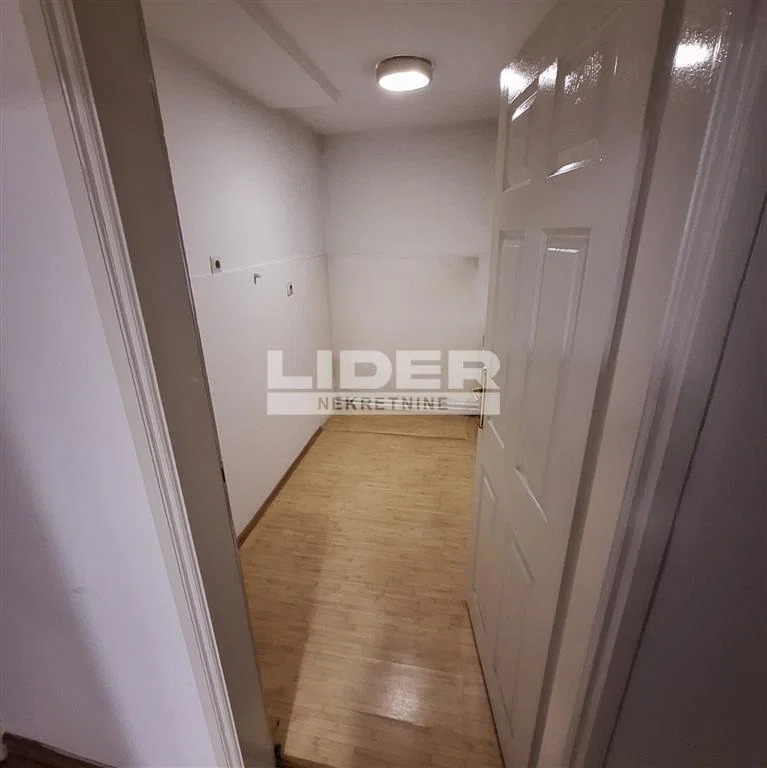 Višesoban stan za izdavanje, Skupština, Beograd, 43m², 600 €/mes