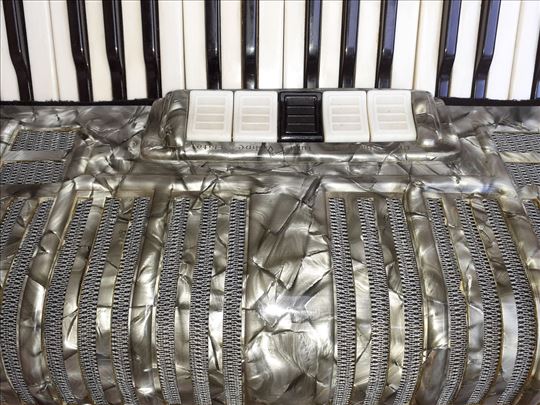 Harmonika 80 basova