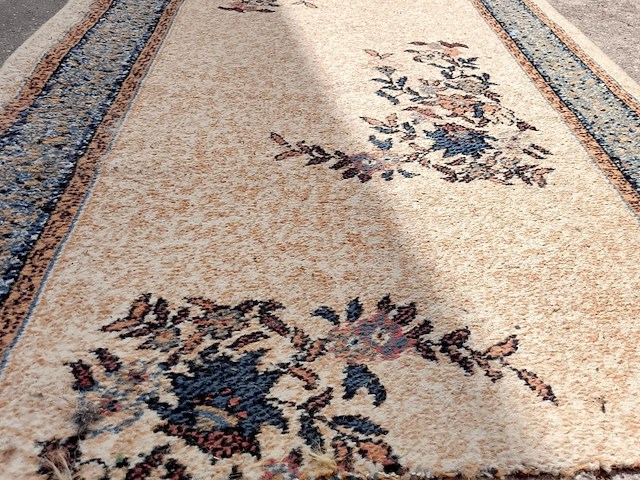 Tepih staza 95x340 / braon / cvetni dezen