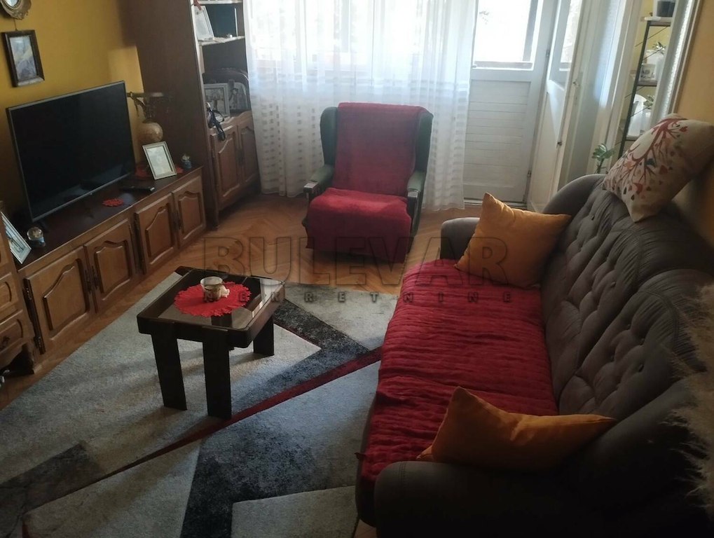 Jednoiposoban stan, Niš - Bulevar Nemanjića | Izdavanje · 52m² · 300€