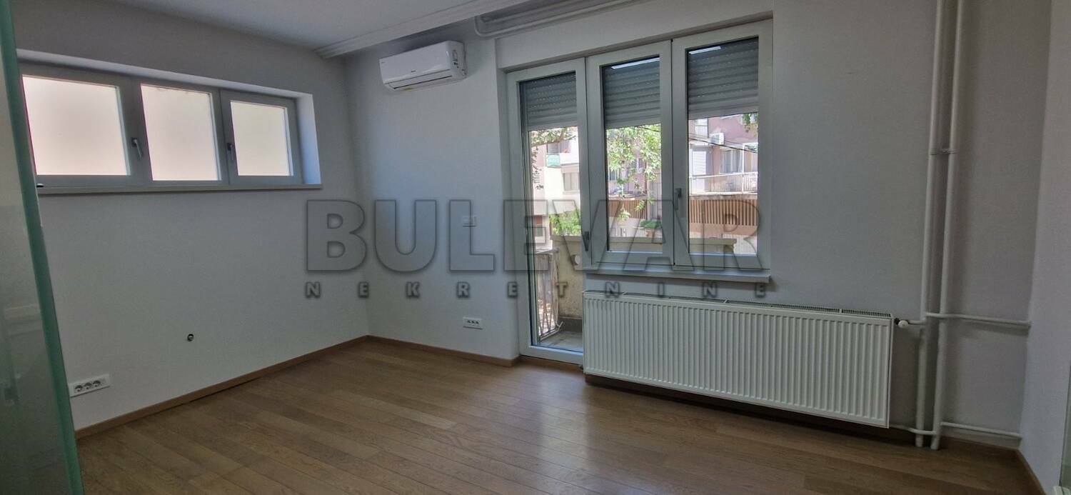 Poslovni prostor / Lokal, Niš - Centar | Izdavanje · 73m² · 450€
