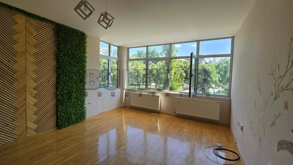 Poslovni prostor / Lokal, Niš - Pravni fakultet | Izdavanje · 55m² · 450€