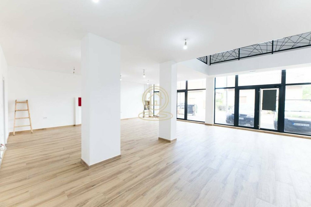Poslovni prostor / Lokal, Novi Sad | Izdavanje · 340m² · 4.200€