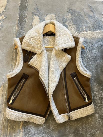 Viralan prsluk Zara xs samo za vikend 2200