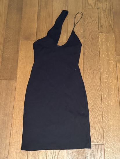 Zara mini crna haljina